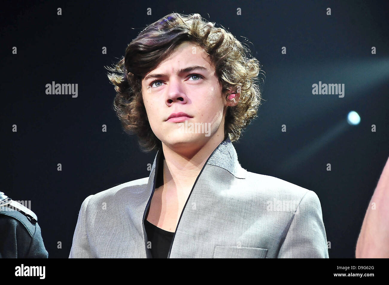 Harry styles of one direction x hi-res stock photography and images - Alamy