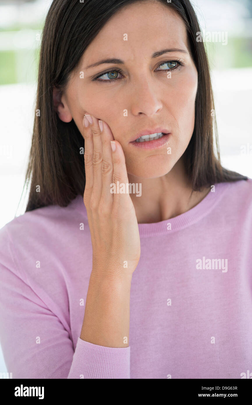 Woman suffering from a toothache Stock Photo - Alamy
