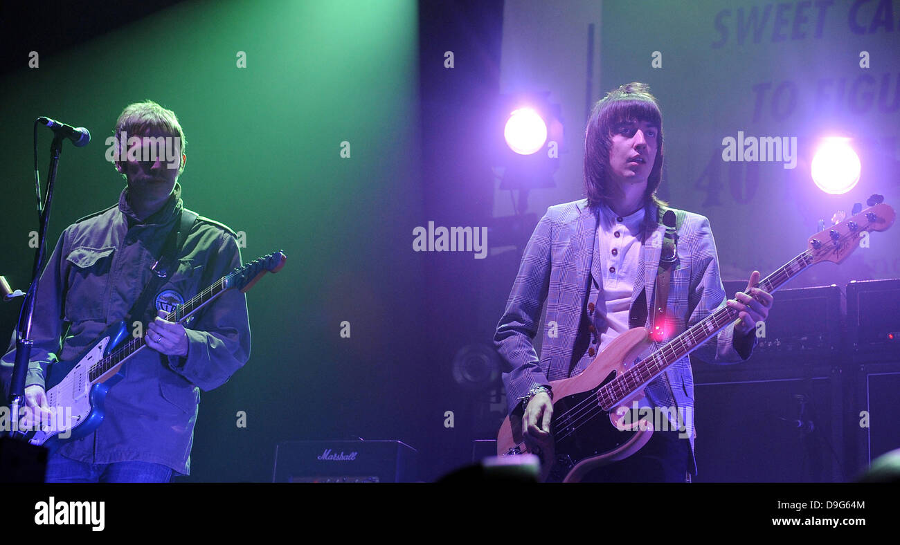 Beady Eye High Resolution Stock Photography and Images - Alamy