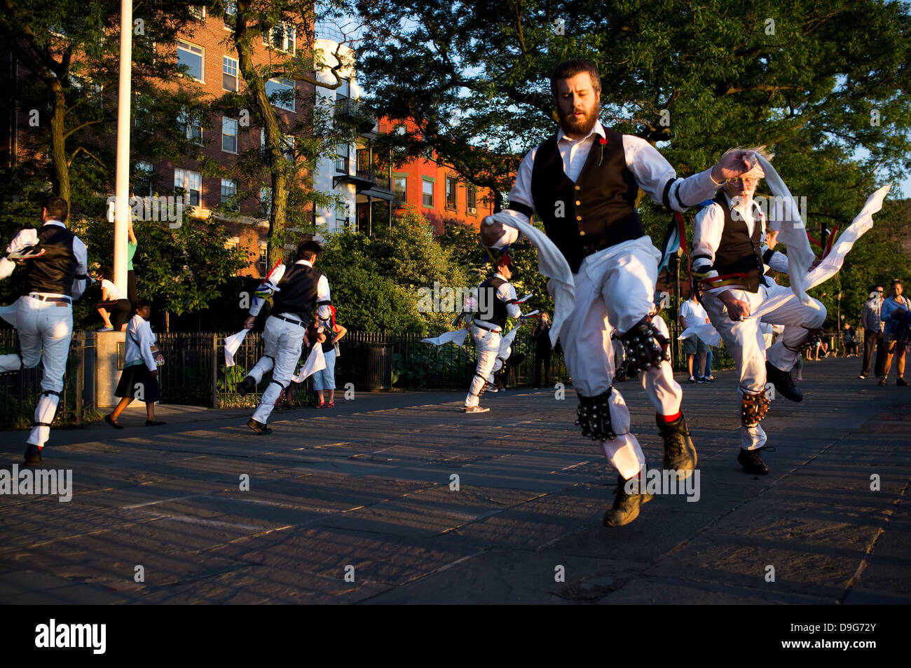 Traditional english dance hi-res stock photography and images - Alamy