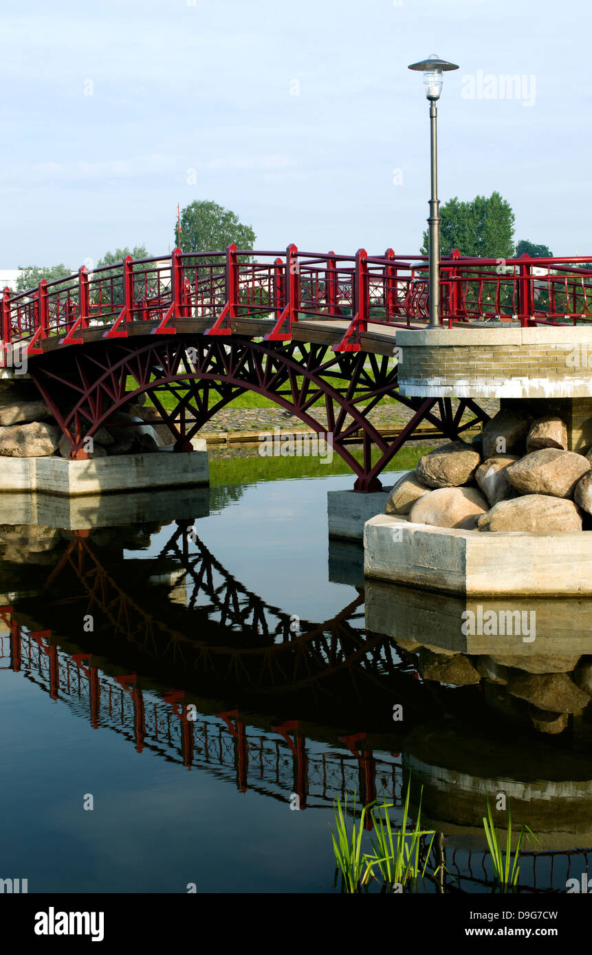 Small arched bridge hi-res stock photography and images - Alamy