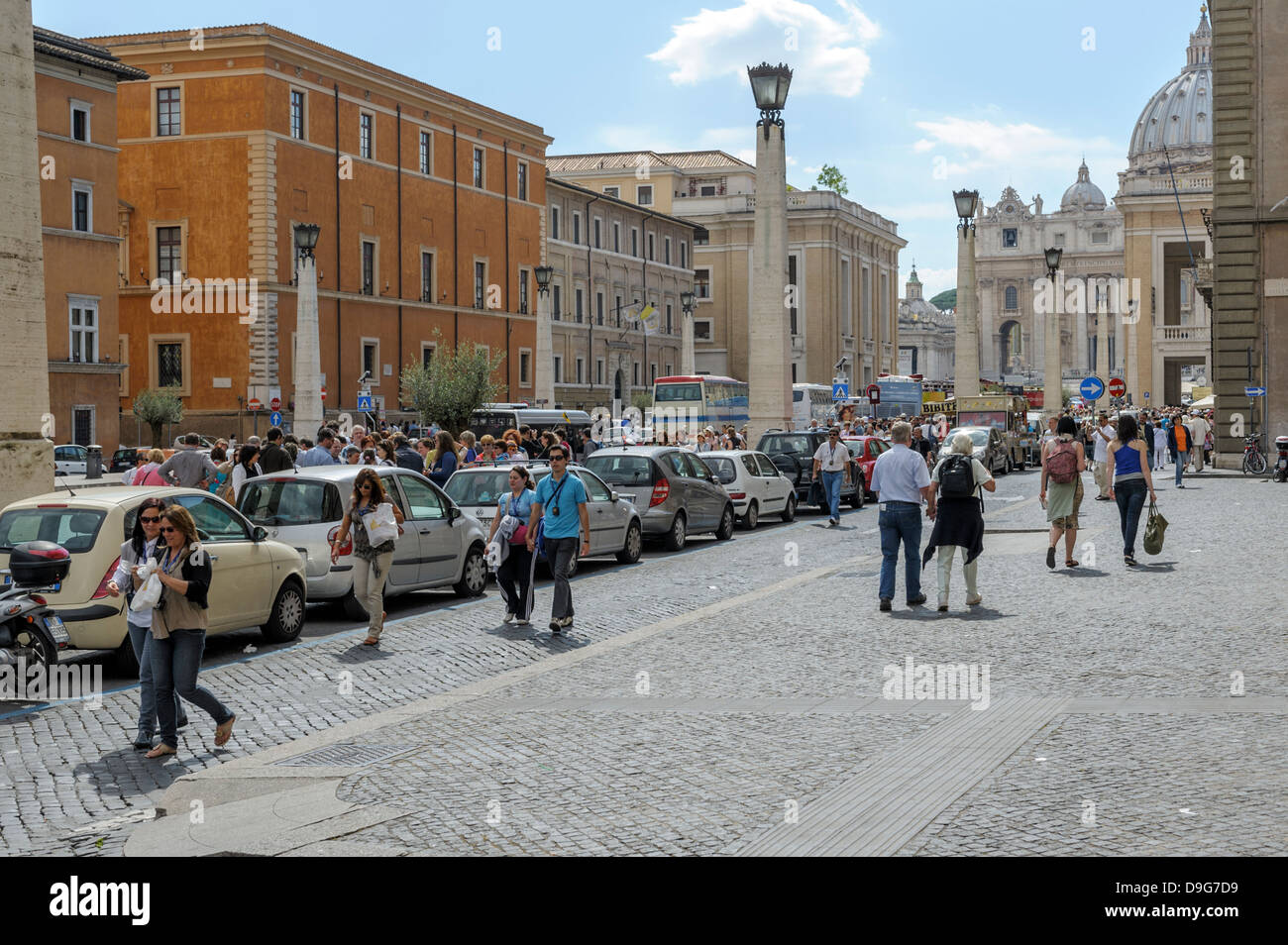 Busy street in Rome near Vatican City Stock Photo - Alamy