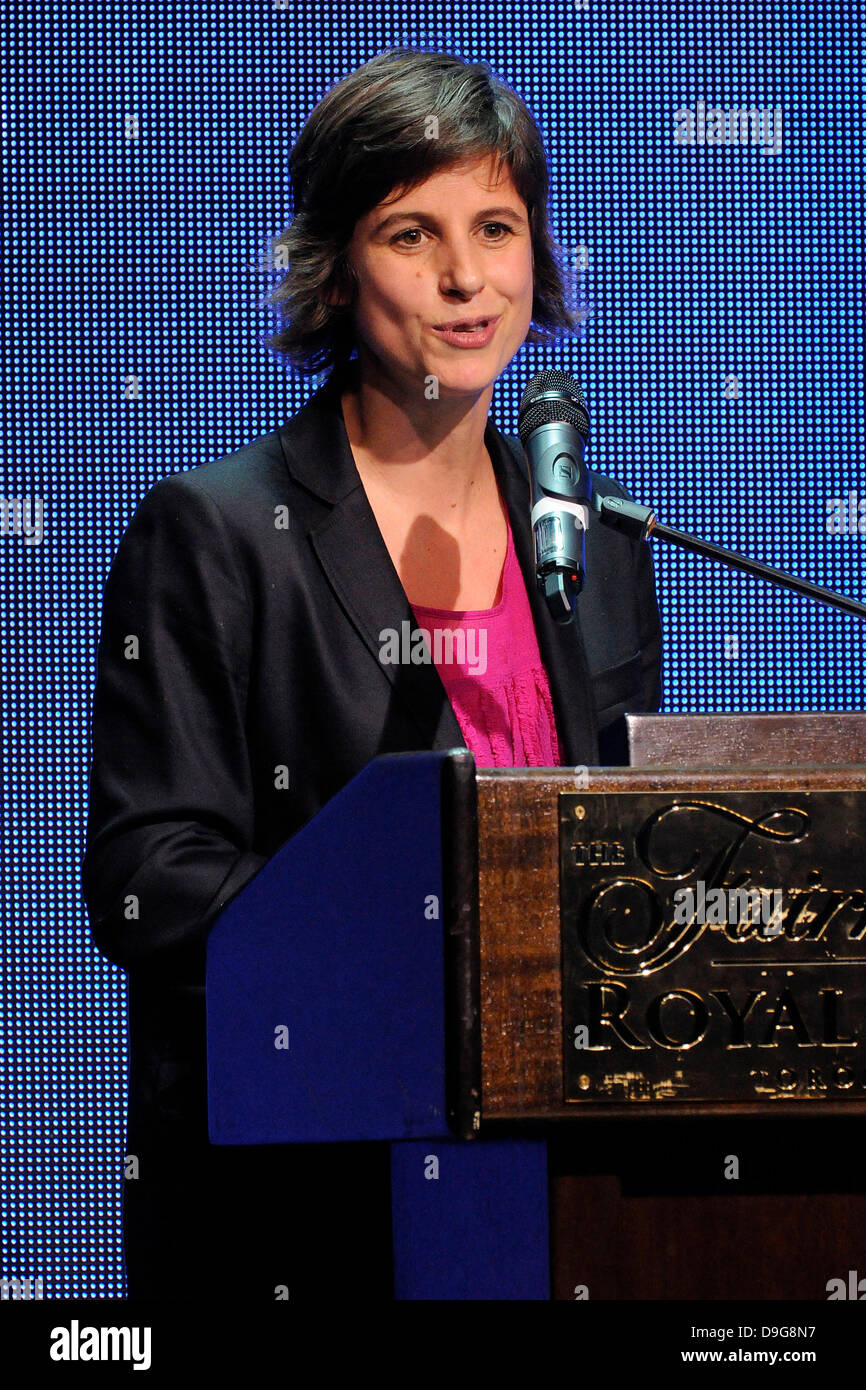 Accepting an award hi-res stock photography and images - Alamy