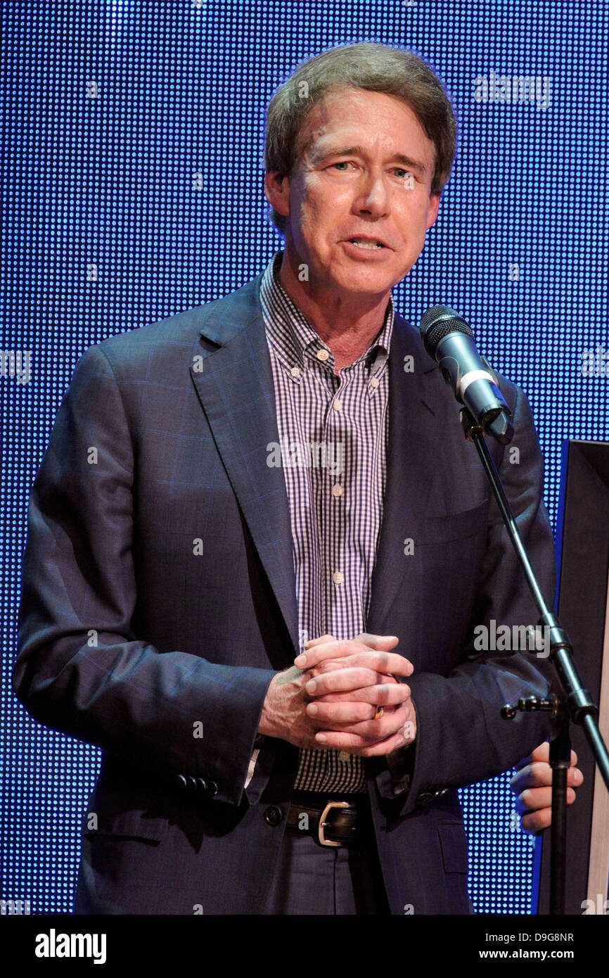 Stephen Stohn Accepting The Hall Of Fame Award At The 29th Annual Canadian Music And Broadcast