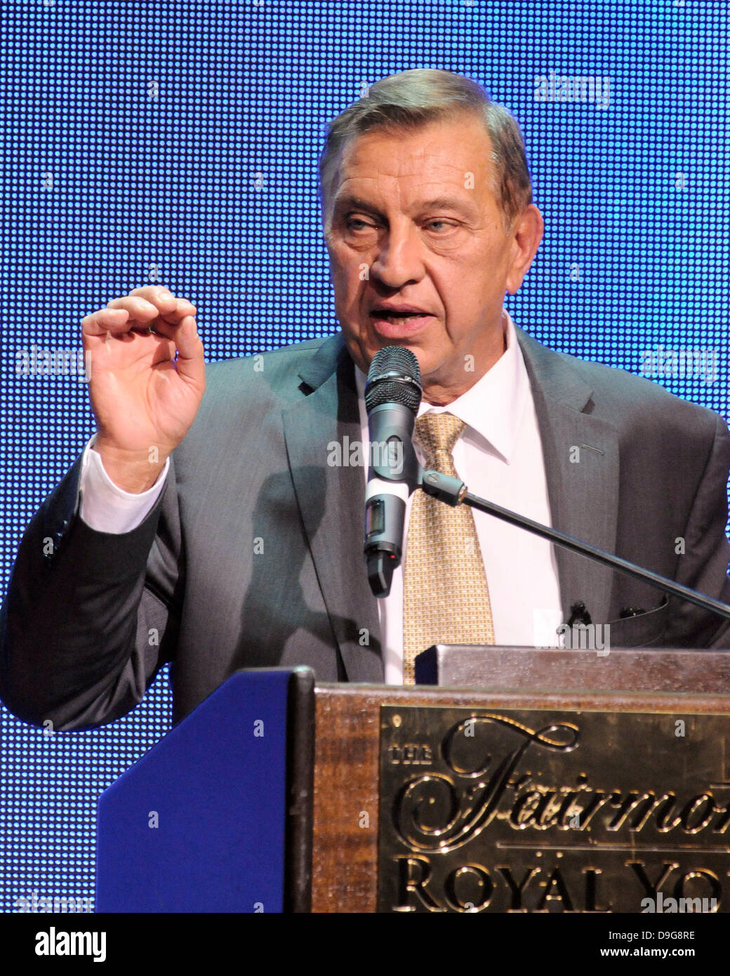 Bill Evanov Accepting The Allan Waters Lifetime Achievement Hall Of Fame At The 29th Annual