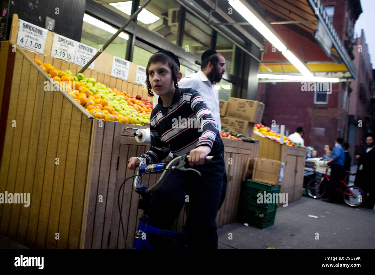 Hasidic jews in Williamsburg. Brooklyn. New York Stock Photo - Alamy