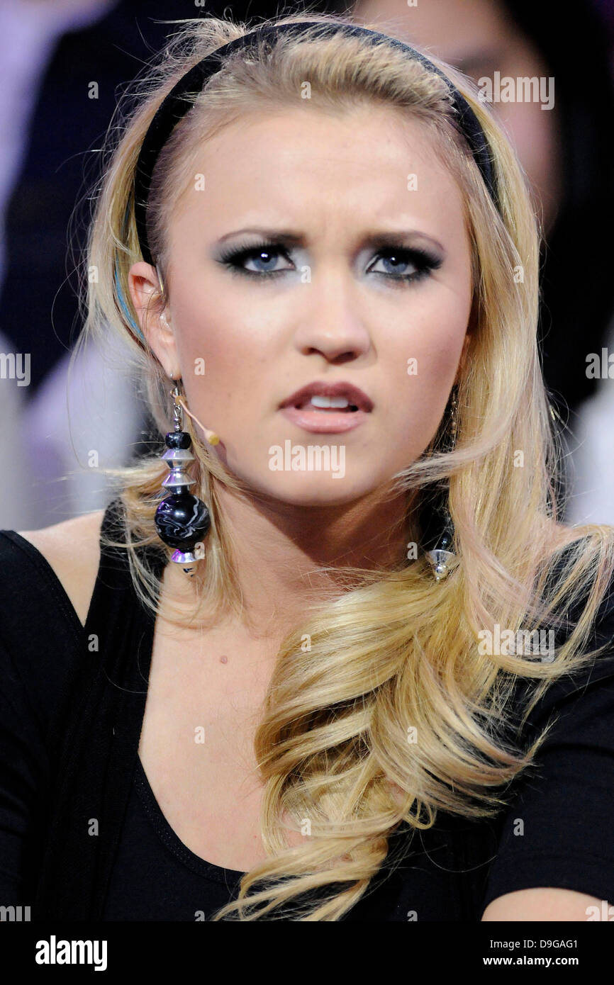 Emily Osment makes an appearance on MuchMusic's New.Music.Live. Toronto ...