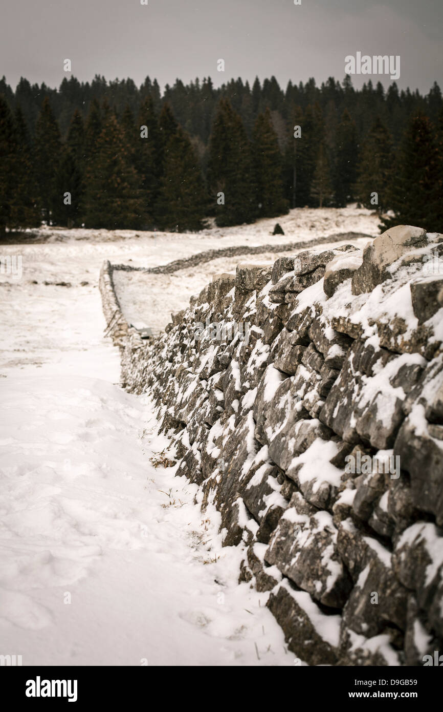 Mountains divider hi-res stock photography and images - Alamy