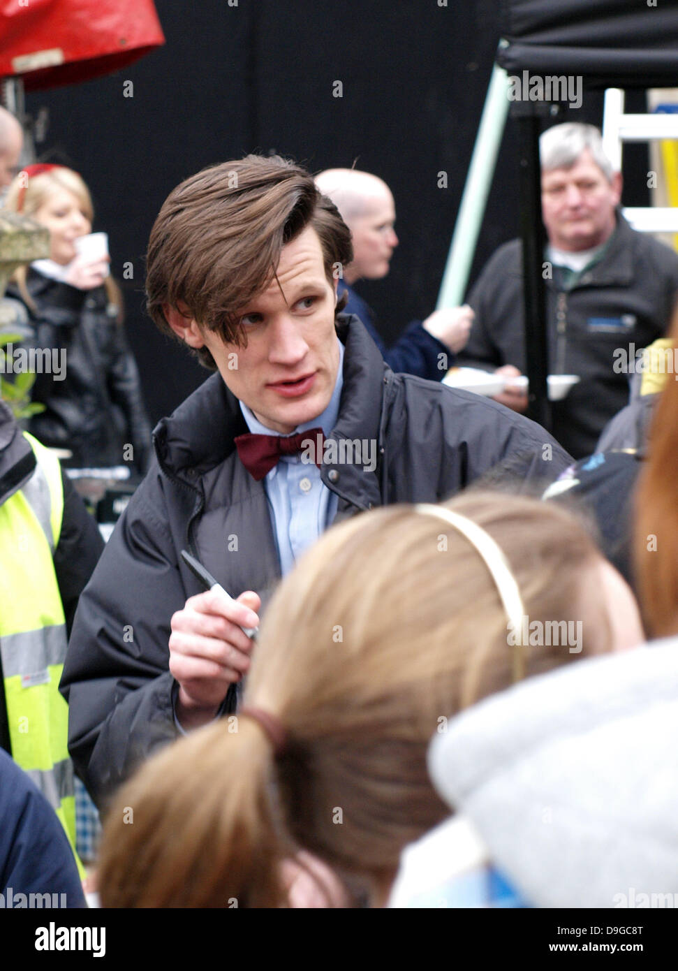 Matt Smith signs autographs for fans as he takes a break from filming ...