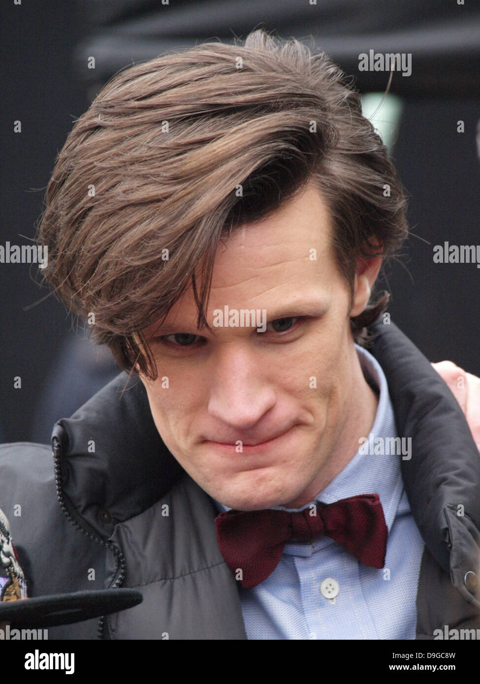Matt Smith signs autographs for fans as he takes a break from filming ...