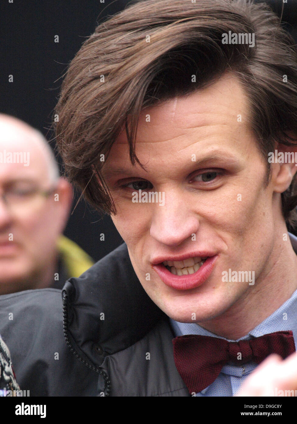 Matt Smith signs autographs for fans as he takes a break from filming ...