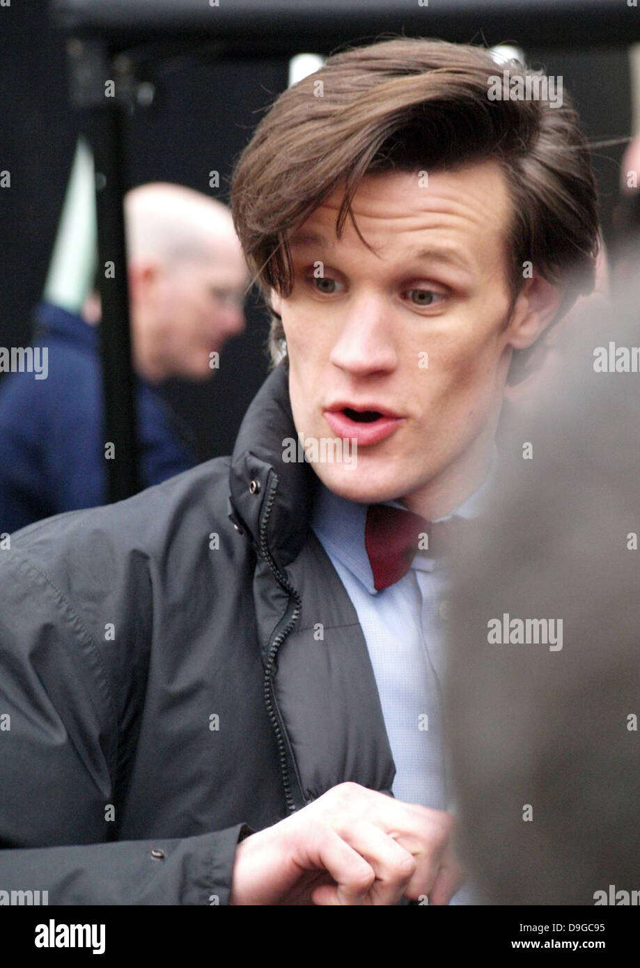 Matt Smith signs autographs for fans as he takes a break from filming ...