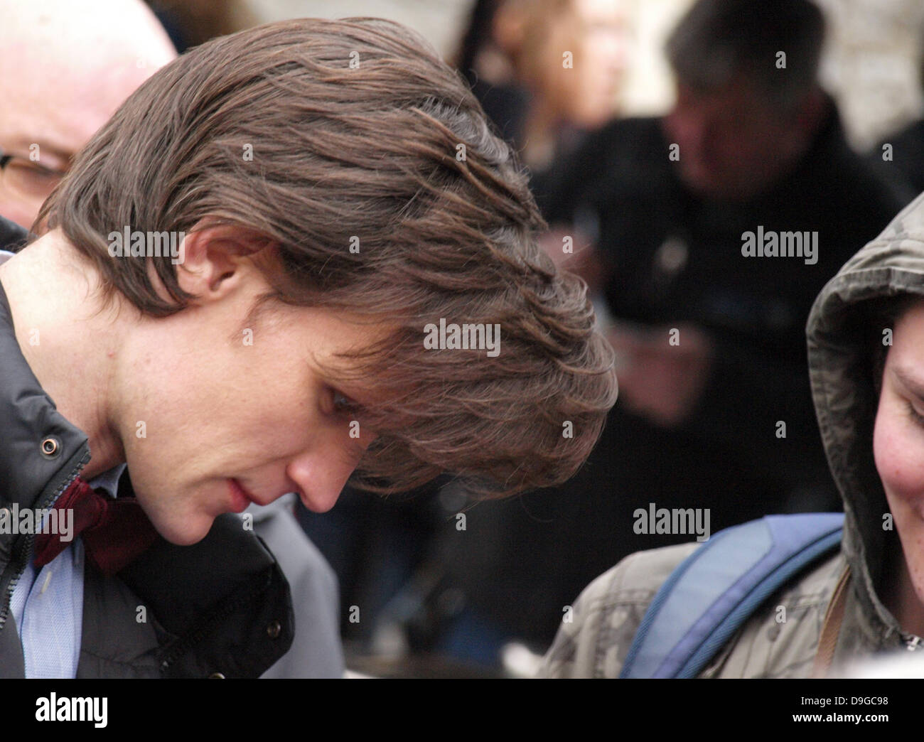 Matt Smith signs autographs for fans as he takes a break from filming ...
