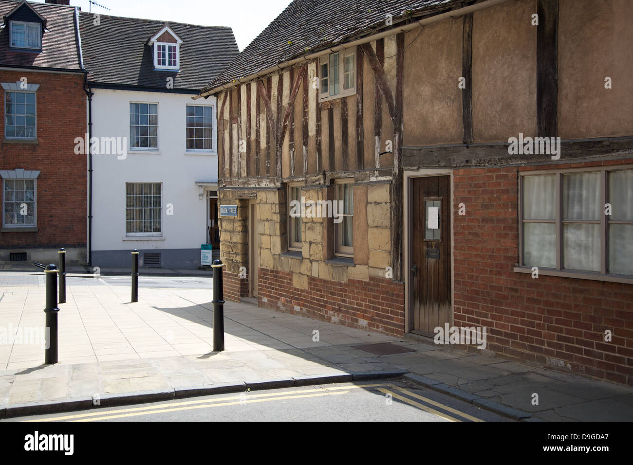 Warwick tudor building hi-res stock photography and images - Alamy