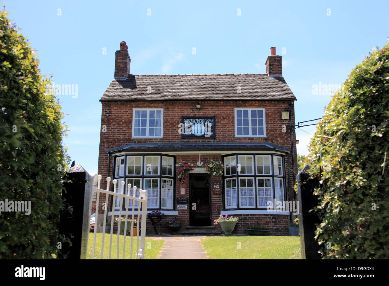 The Anchor Inn, High Offley, by the Shropshire Union Canal, a tiny ... The Anchor Inn, High Offley, by the Shropshire Union Canal, a tiny ...