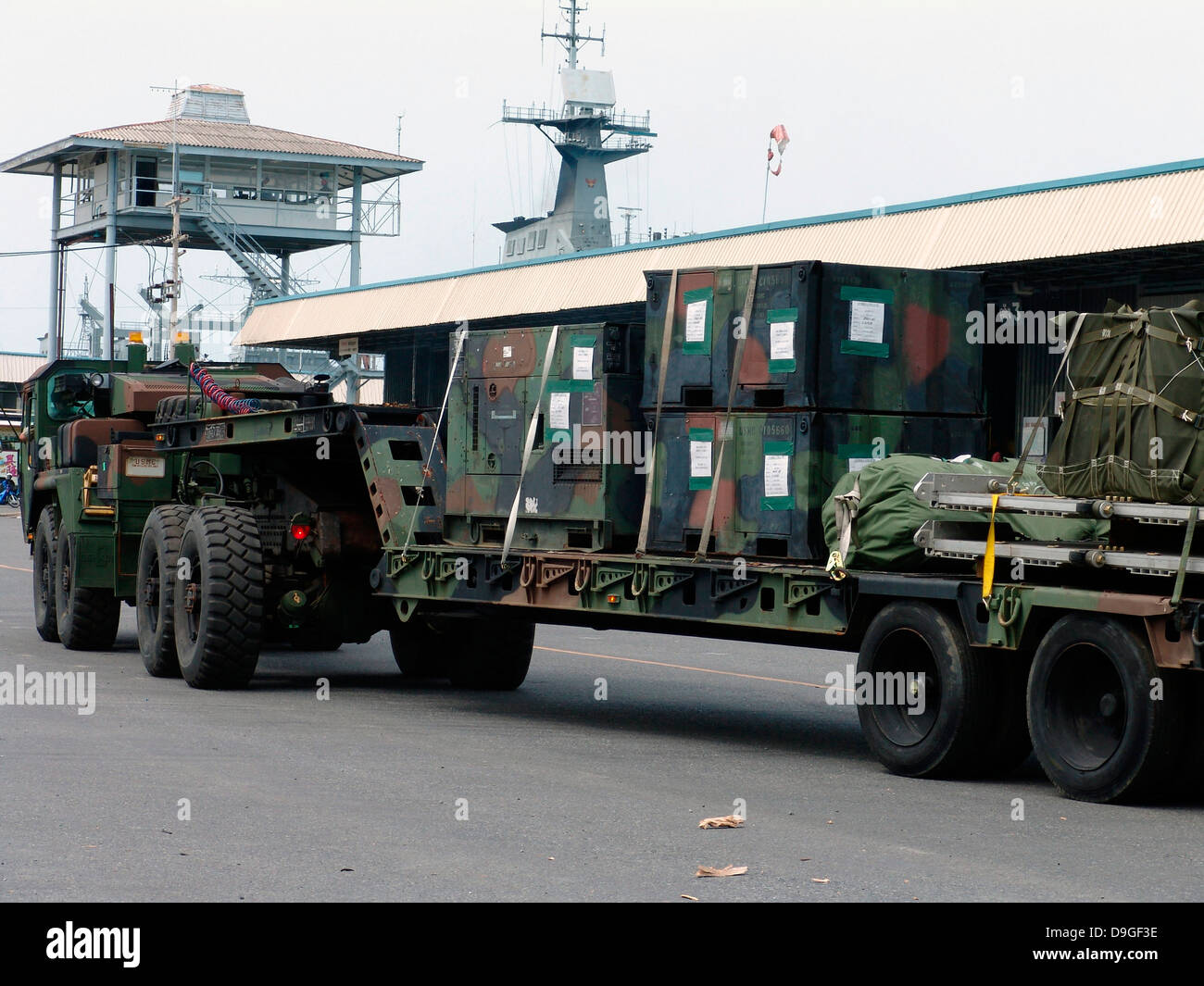 A U.S. Marine Corps MK48 logistics vehicle system Stock Photo - Alamy