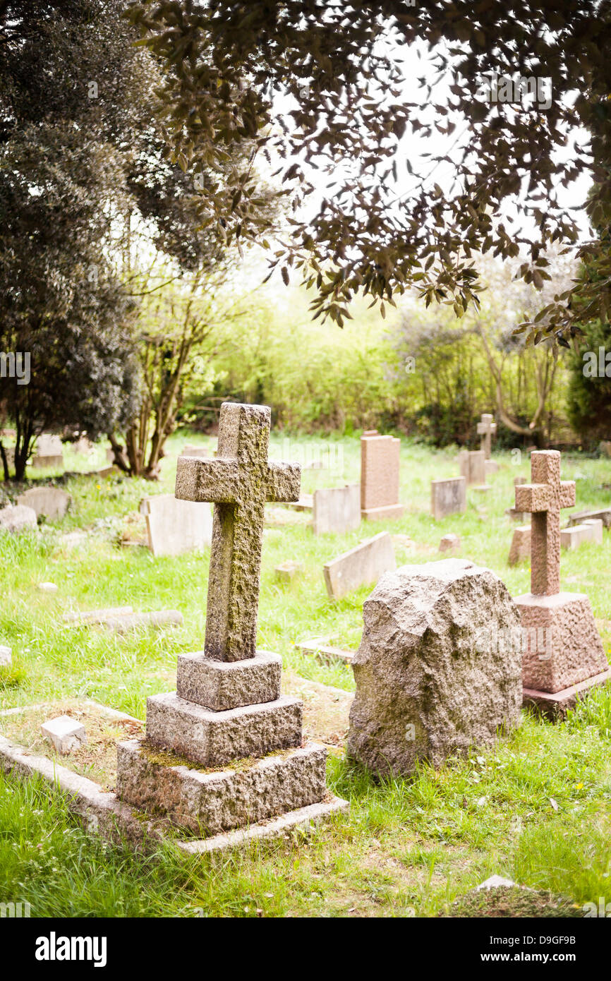 English graveyard hi-res stock photography and images - Alamy