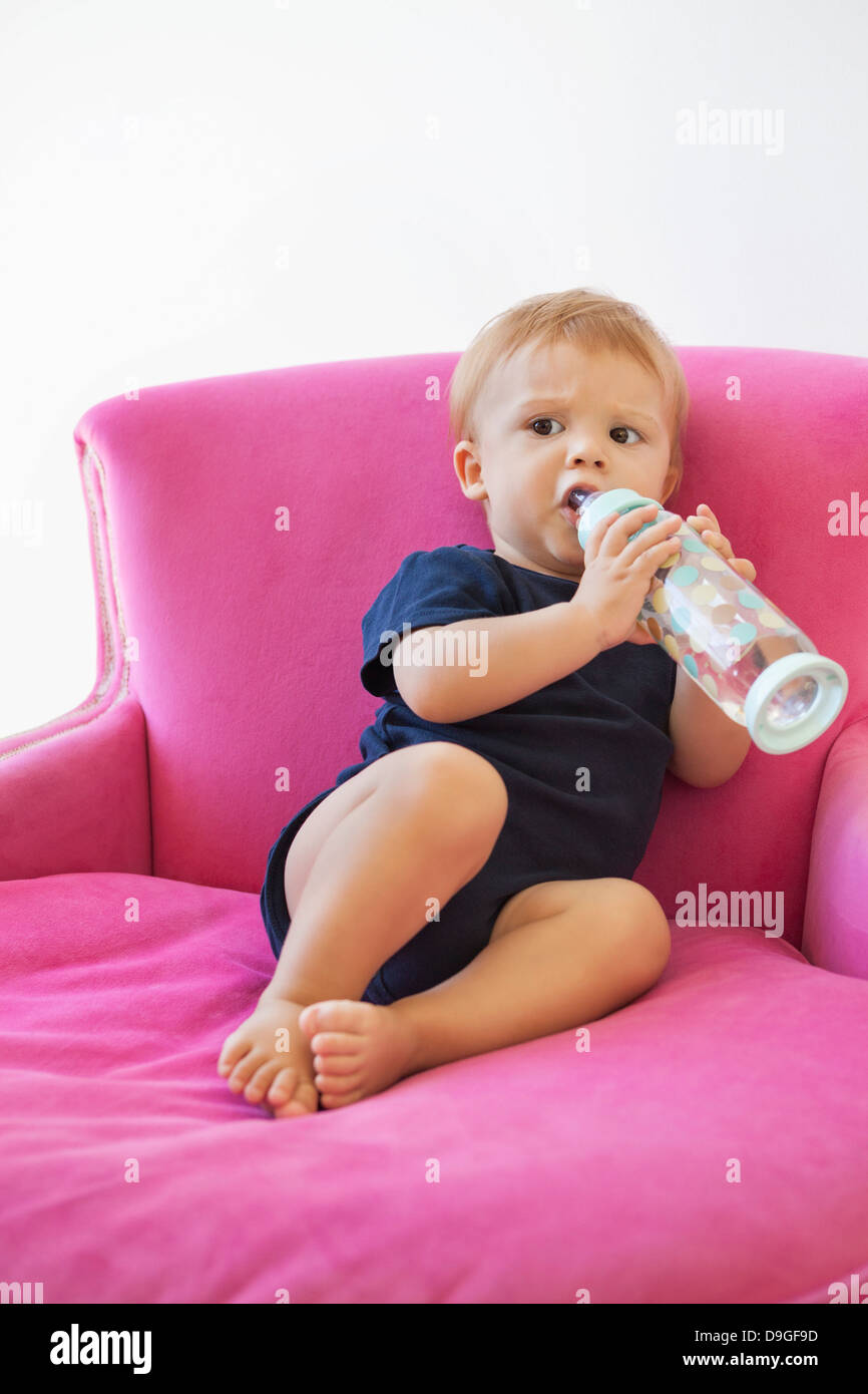 Baby boy drinking water from a bottle Stock Photo - Alamy