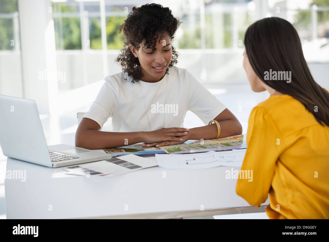 Real estate agent discussing with a woman Stock Photo - Alamy
