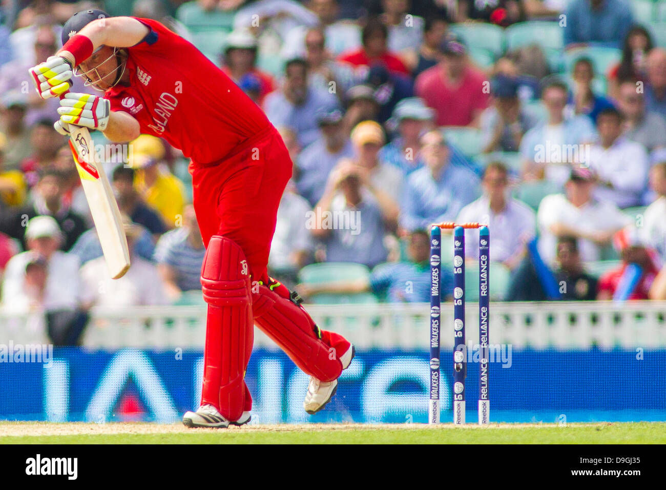 Cricket ball hits stumps hi-res stock photography and images - Alamy