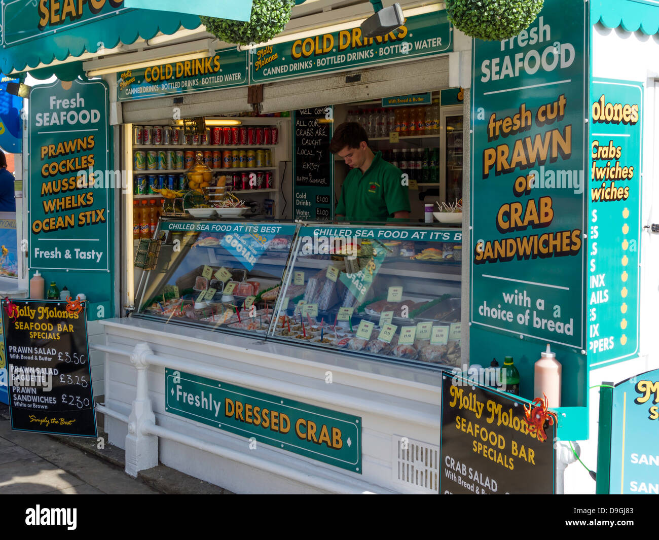 Seafront seafood stall hi-res stock photography and images - Alamy