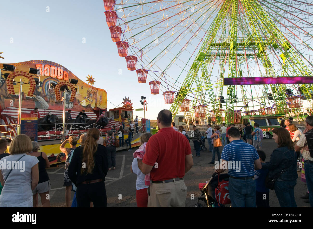 Funfairs hi-res stock photography and images - Alamy