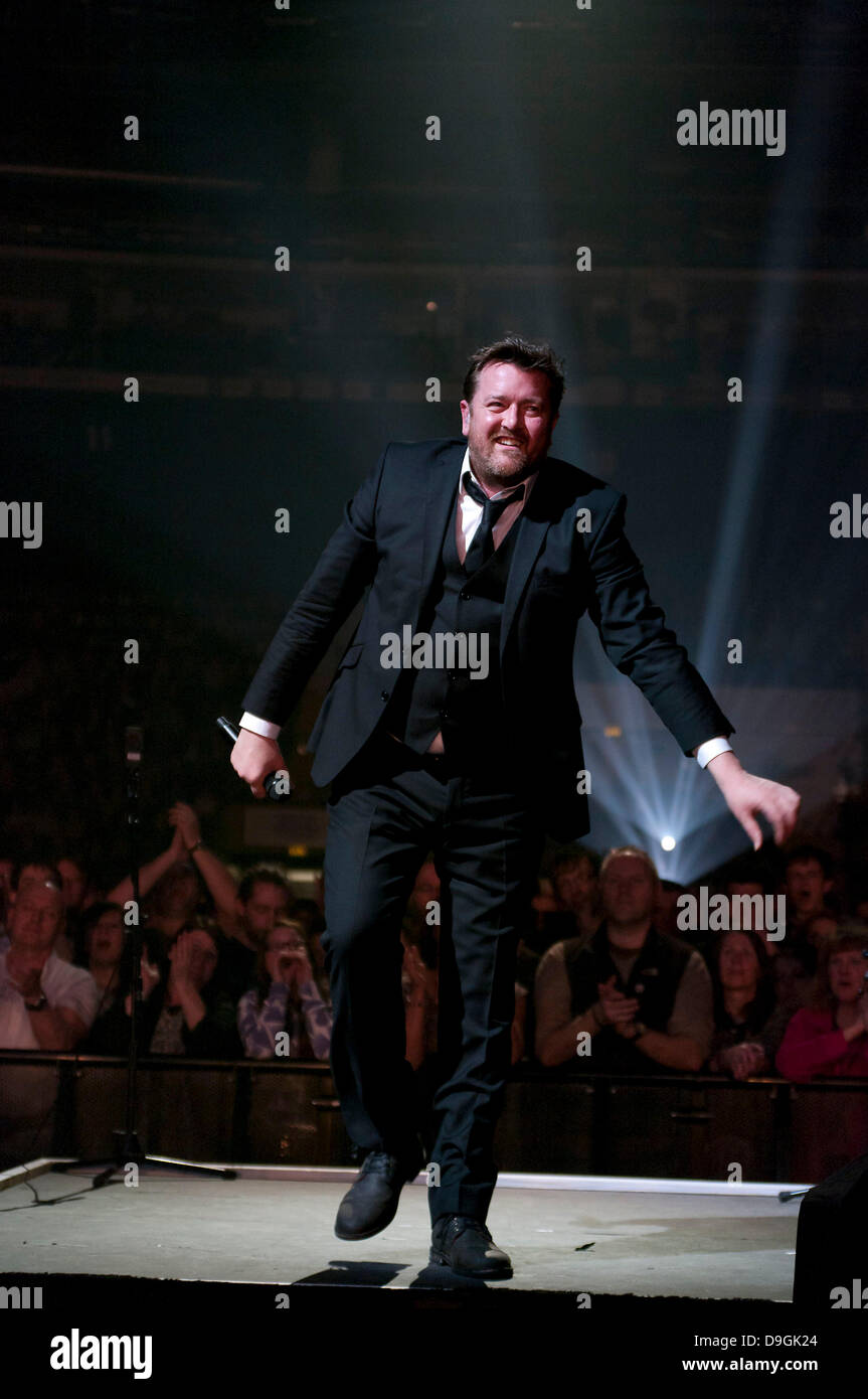 Guy Garvey of Elbow performing at Nottingham Arena. Nottingham, England ...