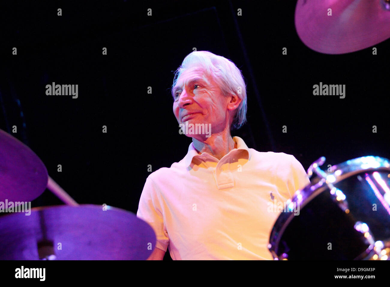 Drummer charlie watts hi-res stock photography and images - Alamy