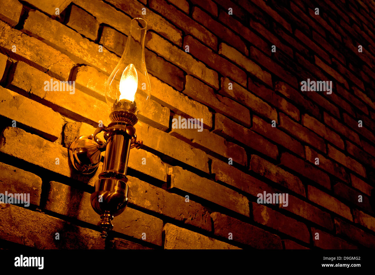 Bracket lighting hi-res stock photography and images - Alamy