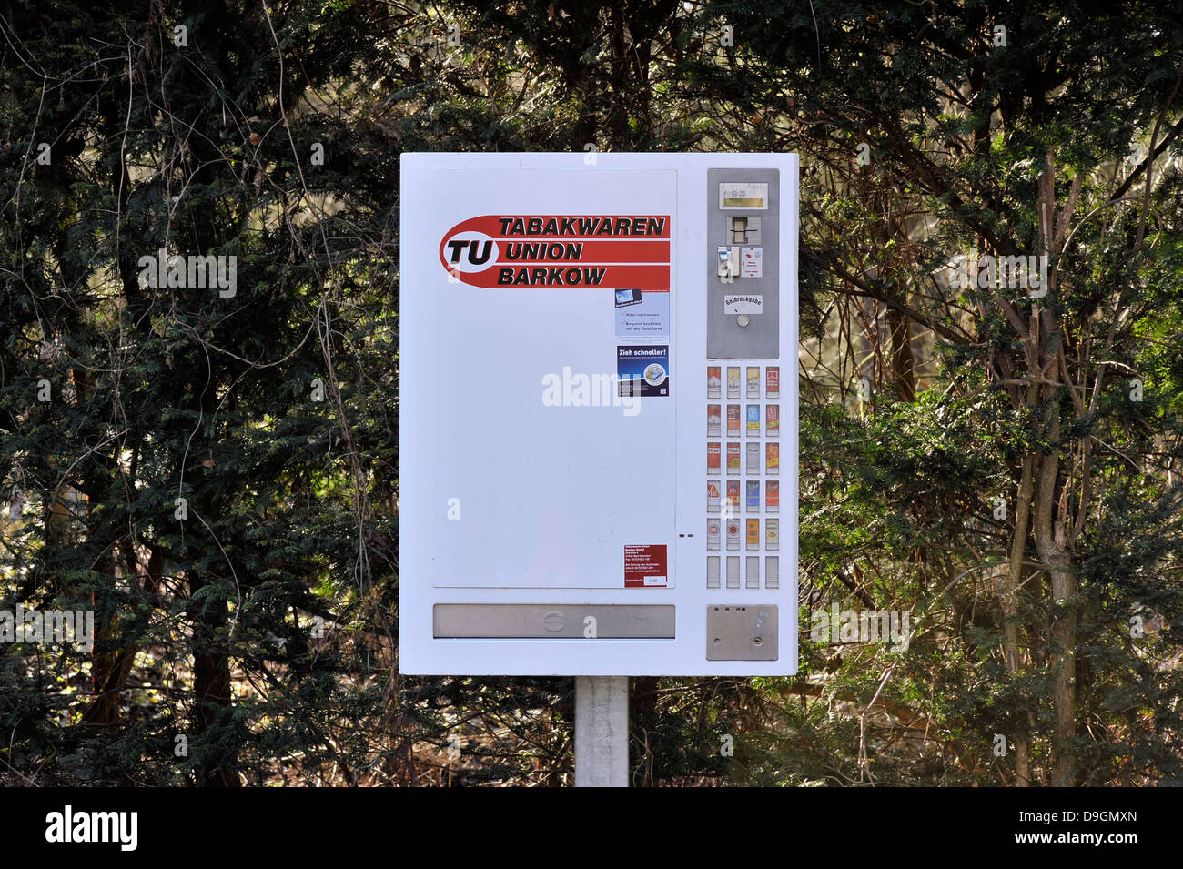 German cigarette machine hi-res stock photography and images - Alamy