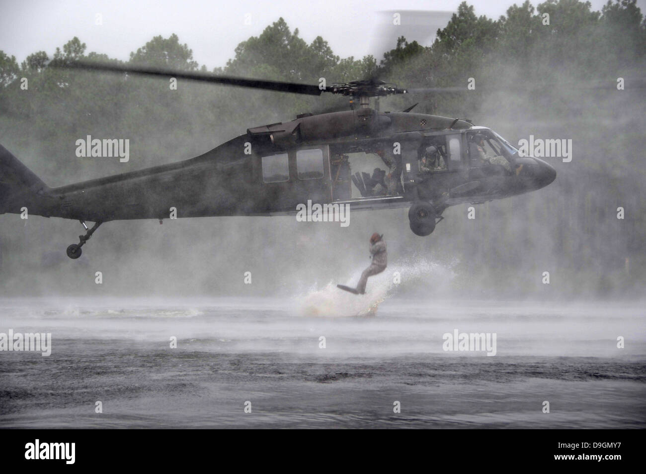 US Army Airborne commandos with the 7th Special Forces Group jump from ...