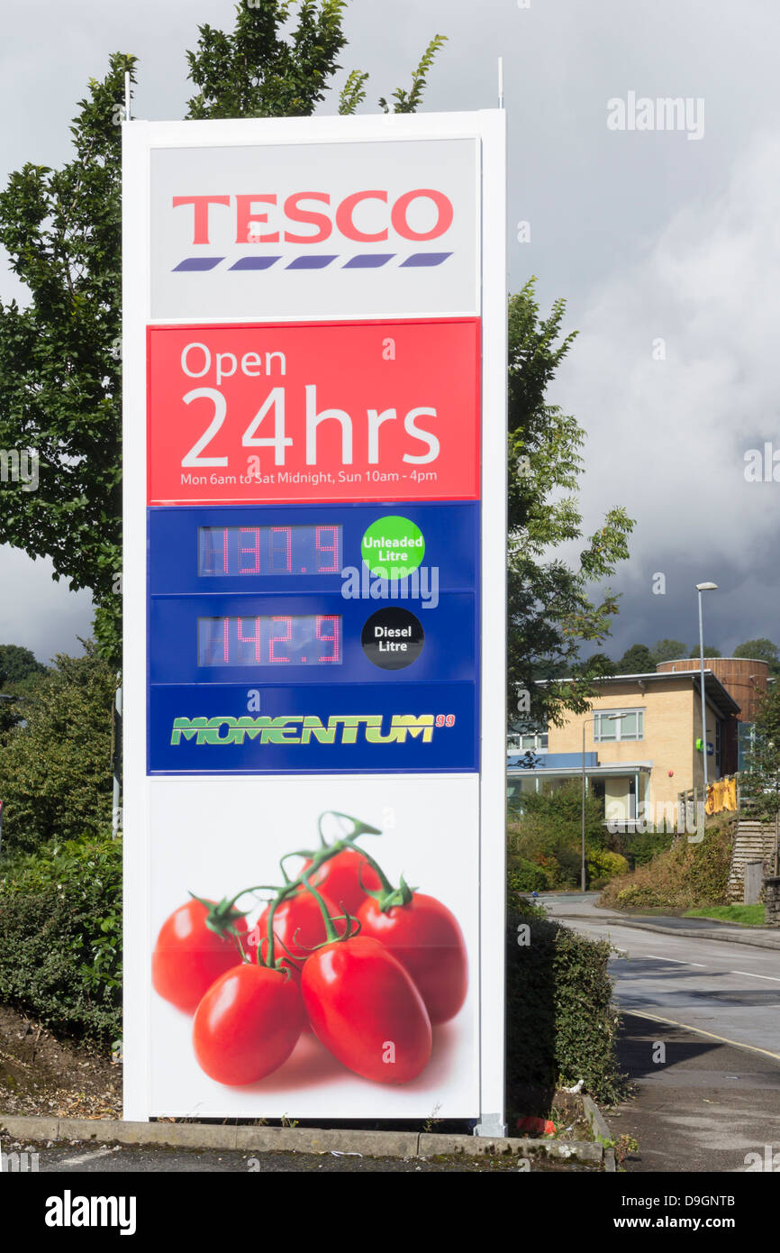 Tesco supermarket expensive fuel hi-res stock photography and images ...