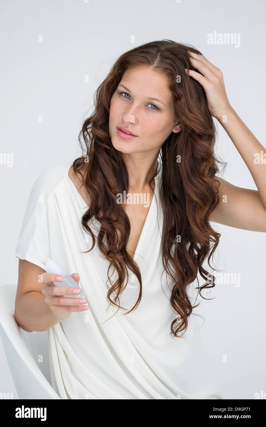 Woman applying conditioner in her hair Stock Photo - Alamy