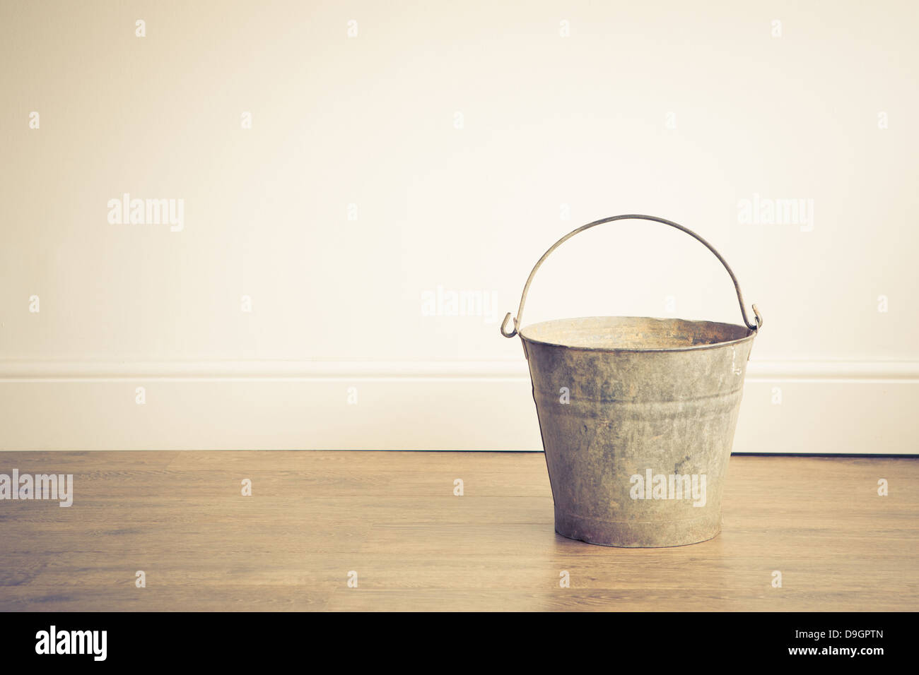 Rusty Bucket Stock Photos & Rusty Bucket Stock Images - Alamy