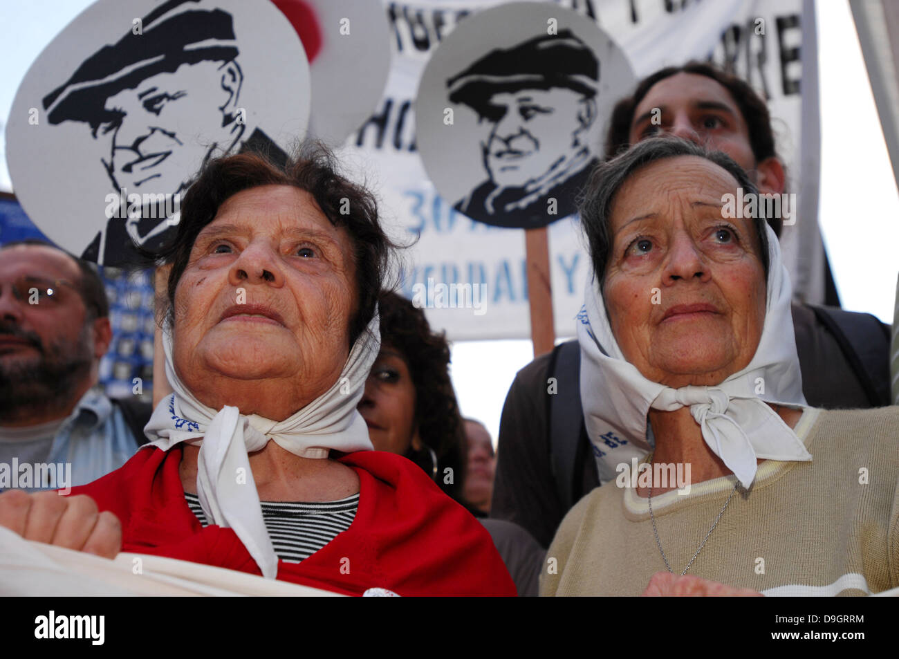 Mothers of plaza hi-res stock photography and images - Alamy