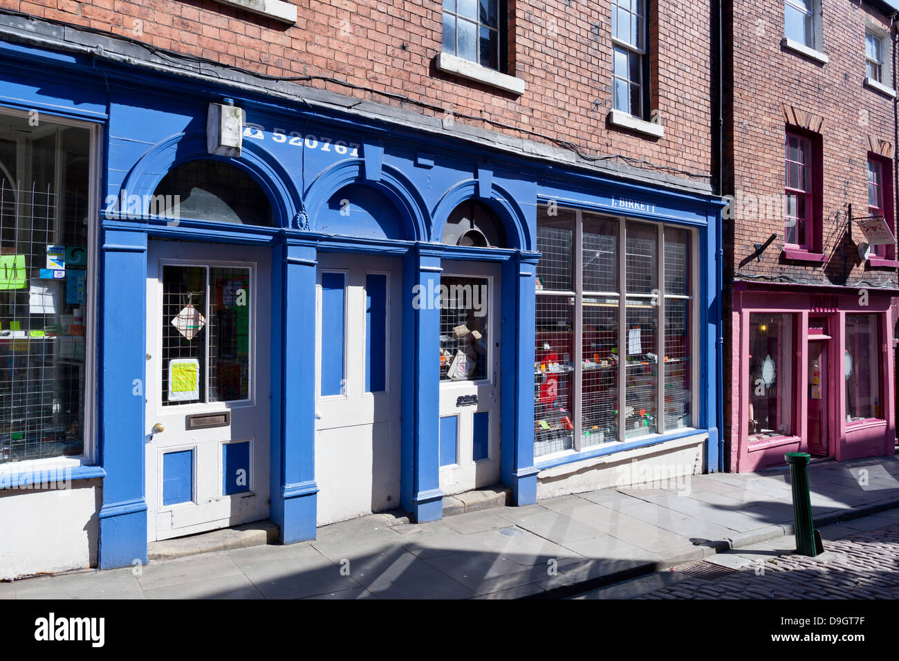 Lincoln shops hi-res stock photography and images - Alamy