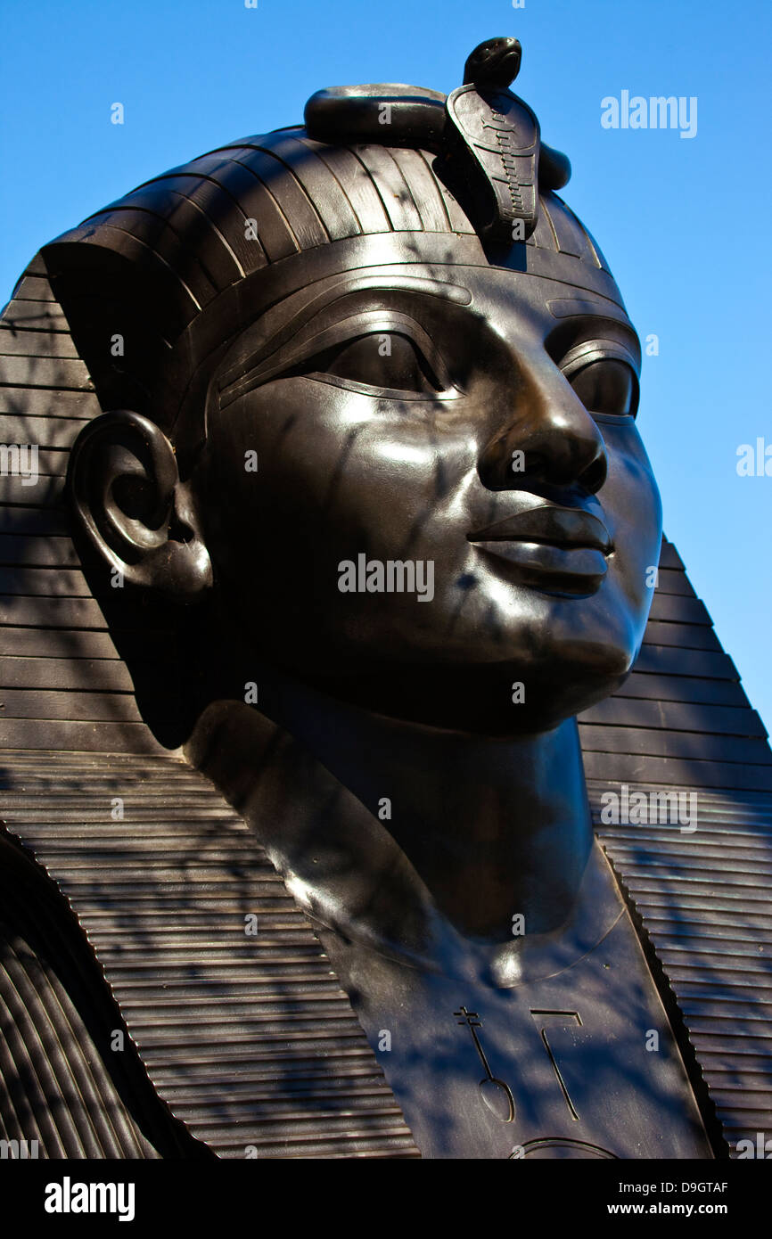 Statue sphinx london embankment hi-res stock photography and images - Alamy