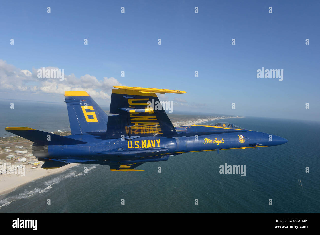 Side view f a 18 jet fighter hi-res stock photography and images - Alamy