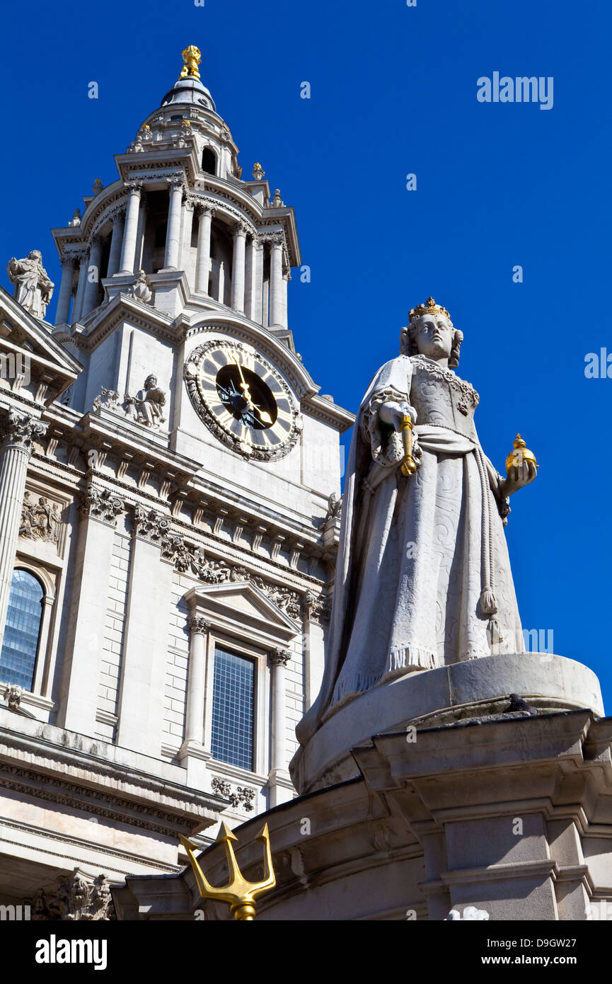 The Queen Anne Statue situated infront of St. Paul's Cathedral in ...