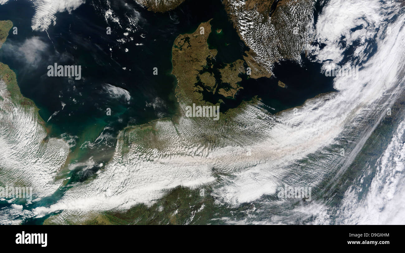 Plume of ash hi-res stock photography and images - Alamy