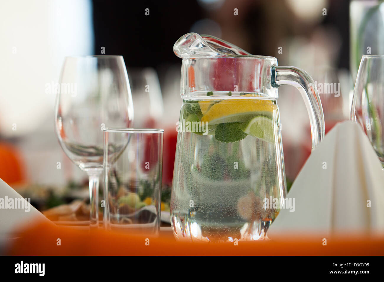 Restaurant by the water hi-res stock photography and images - Alamy