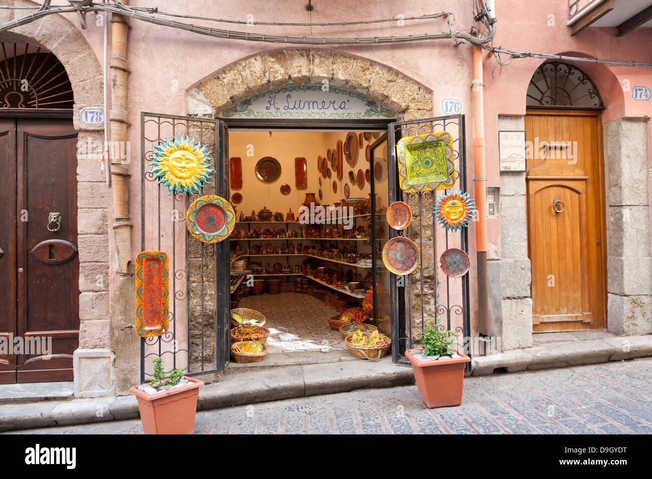 Ceramic shop in cefalu hi-res stock photography and images - Alamy