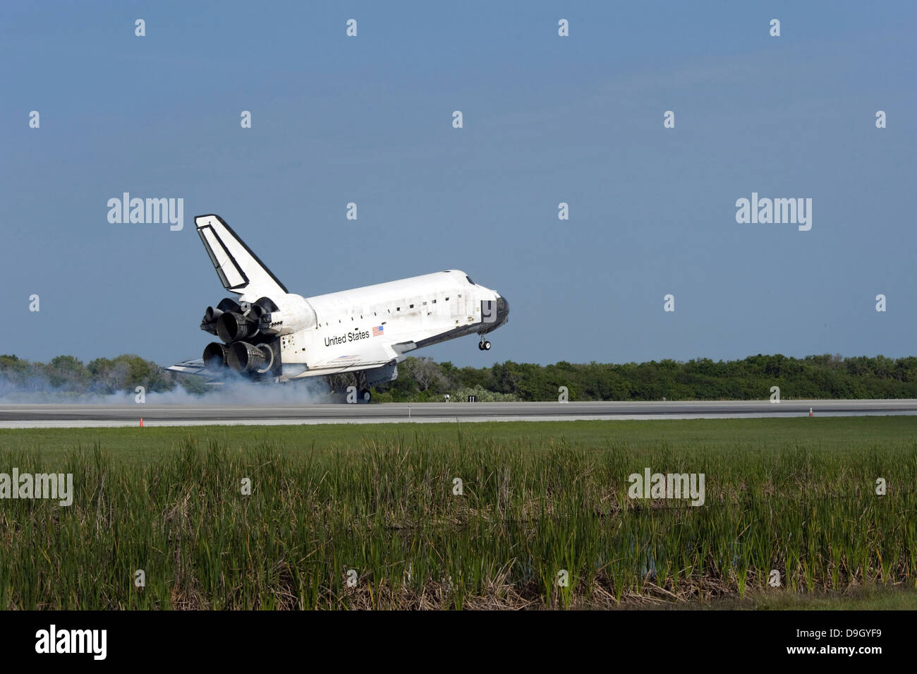 Aircraft landing gear hi-res stock photography and images - Alamy