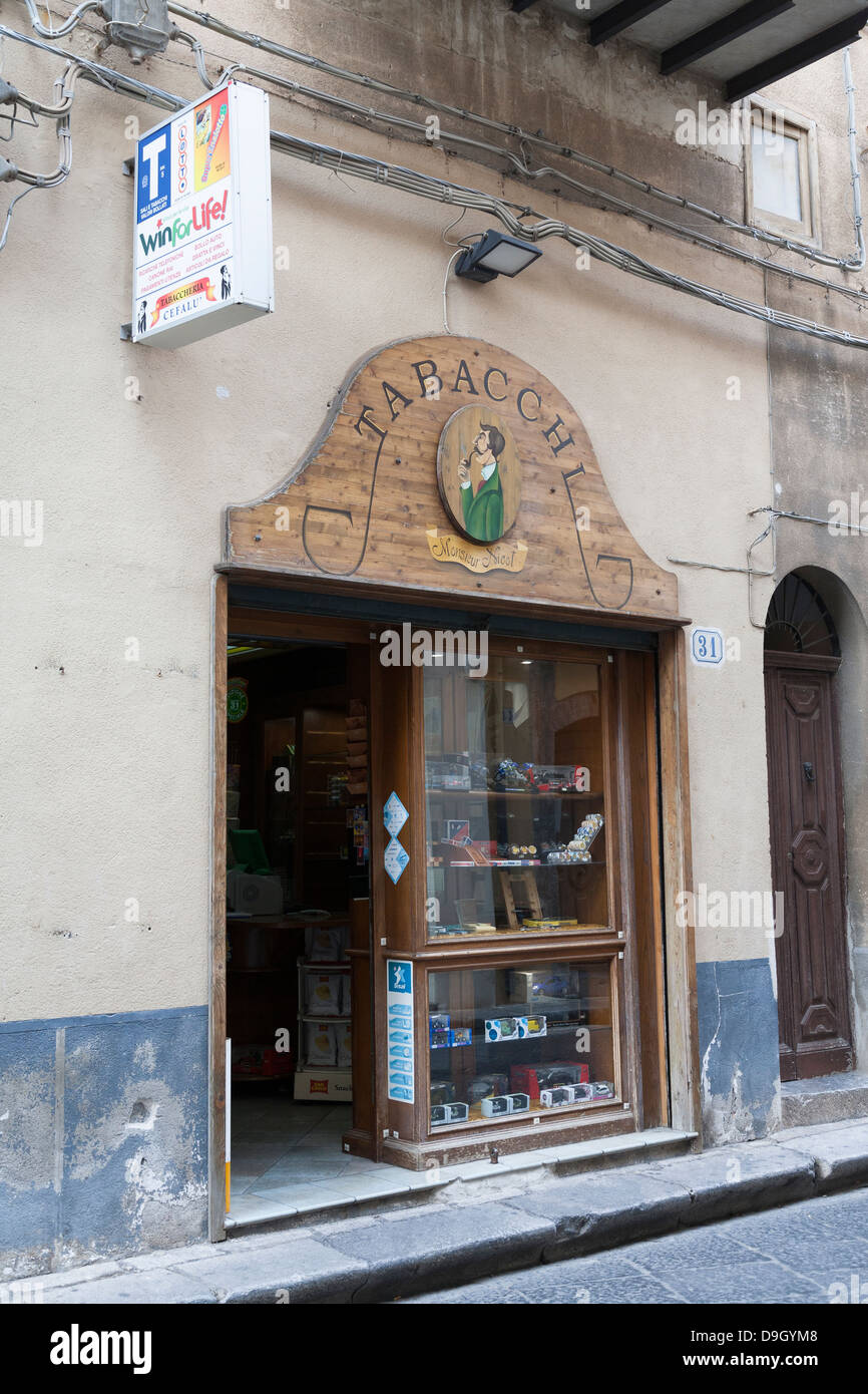 Tobacco shop hi-res stock photography and images - Alamy