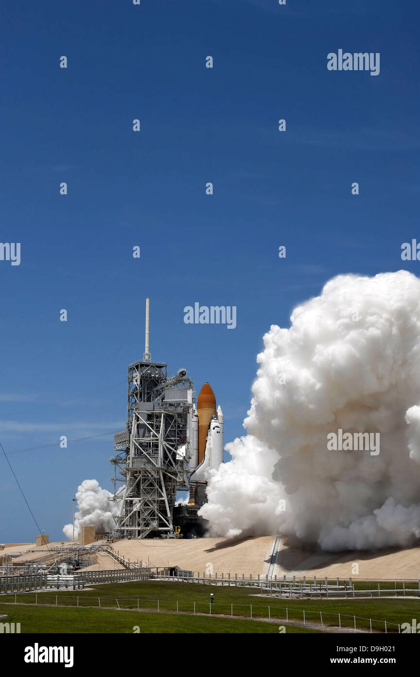 An exhaust plume forms around the base of Launch Pad 39A as space ...