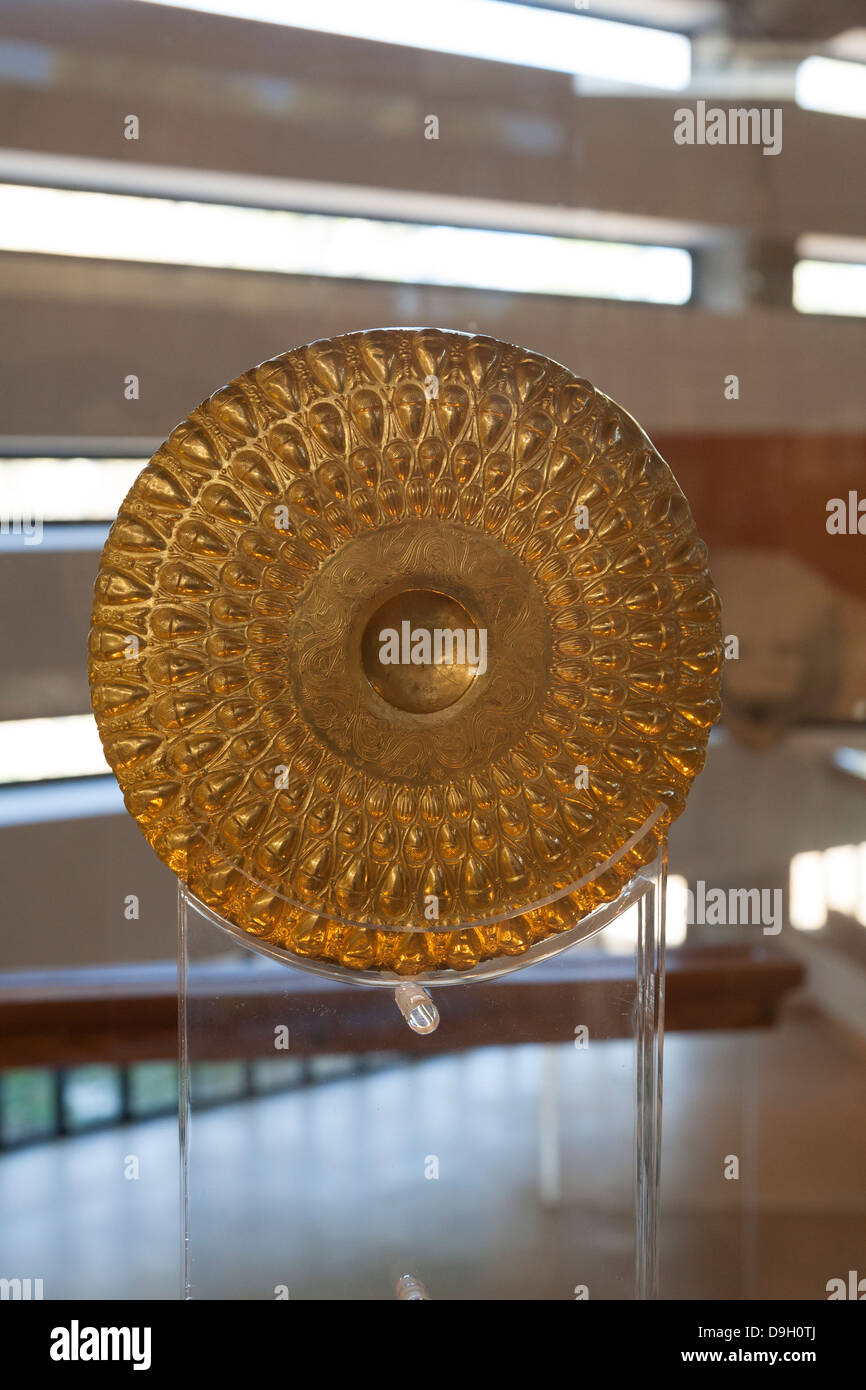 Phiale aurea hi-res stock photography and images - Alamy