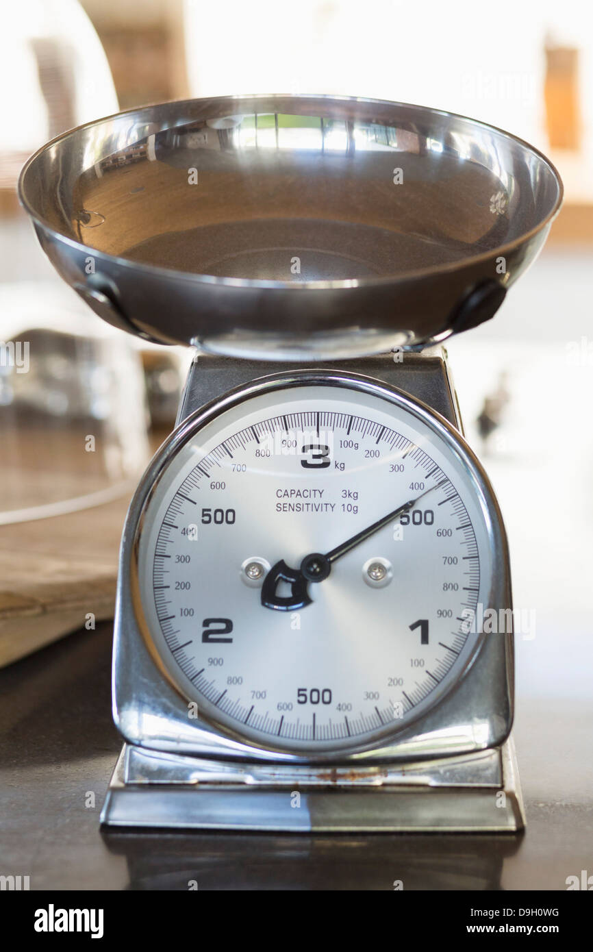 Close-up of a weighing scale at a kitchen counter Stock Photo - Alamy
