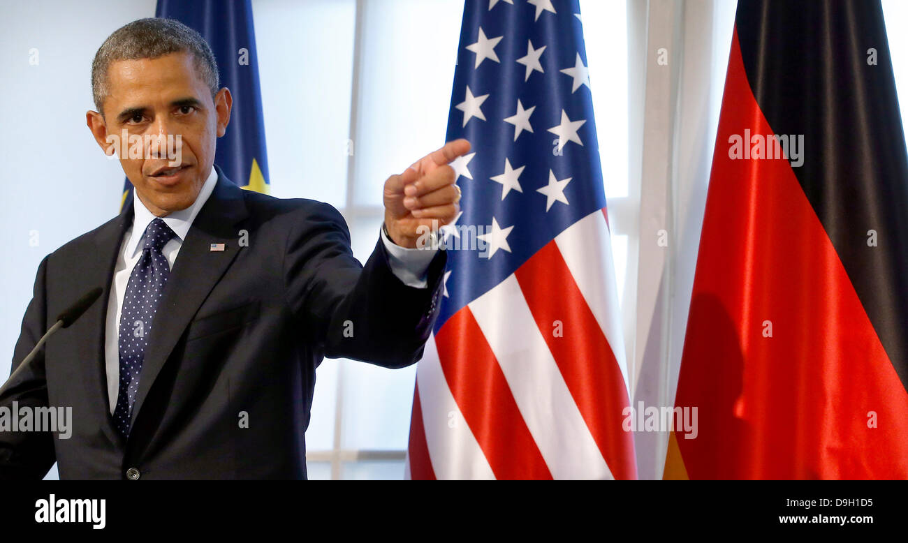 US President Barack Obama delivers a dinner speech at the ...