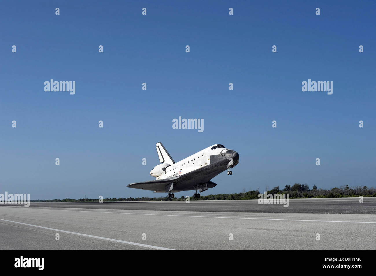 Space shuttle Atlantis approaching Runway 33 at the Kennedy Space ...