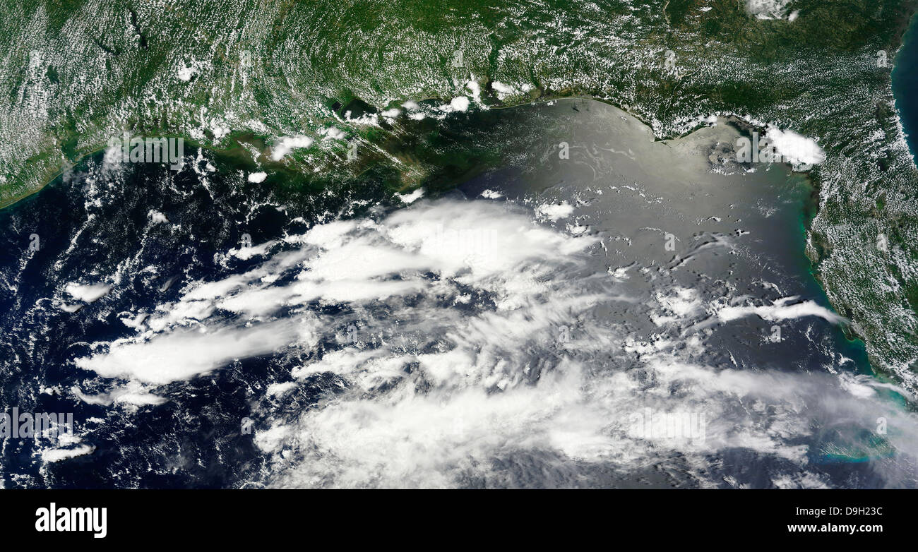 Satellite view of oil leaking from the damaged Deepwater Horizon well ...